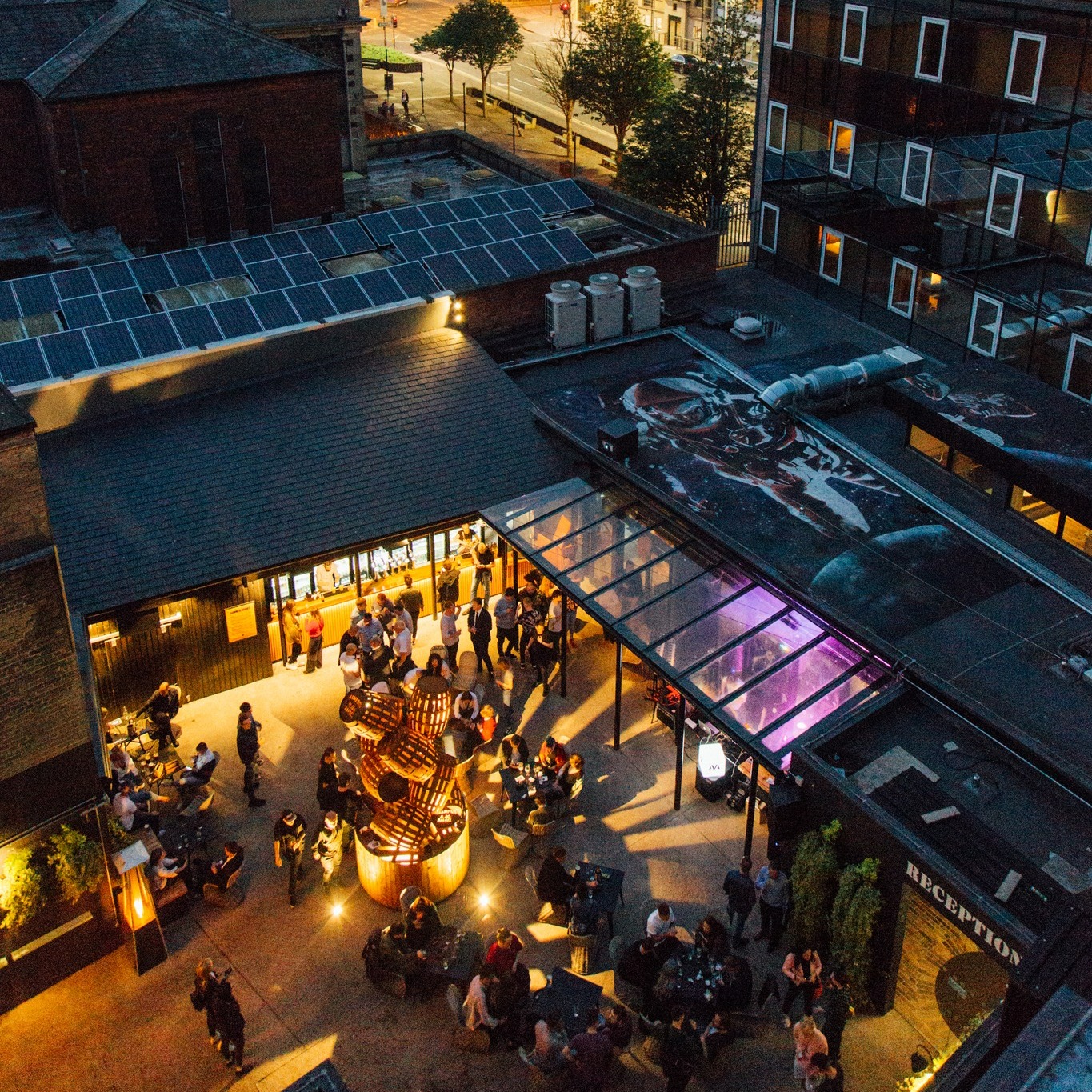 Exploring Belfast: Top Hotels for an Unforgettable Stay - Trek NI